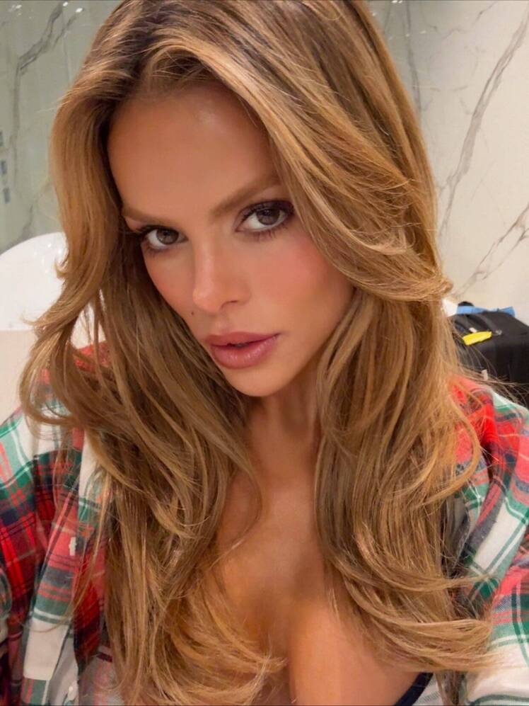 Brooks Nader Flaunts Her Abs in Skimpy Holiday Pajamas