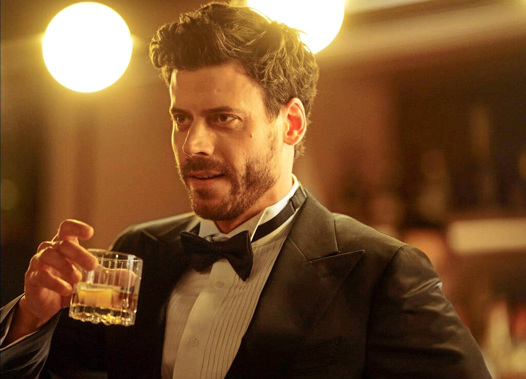 Francois Arnaud’s ‘Exhausting’ Ego ‘Getting Under People’s Skin ...